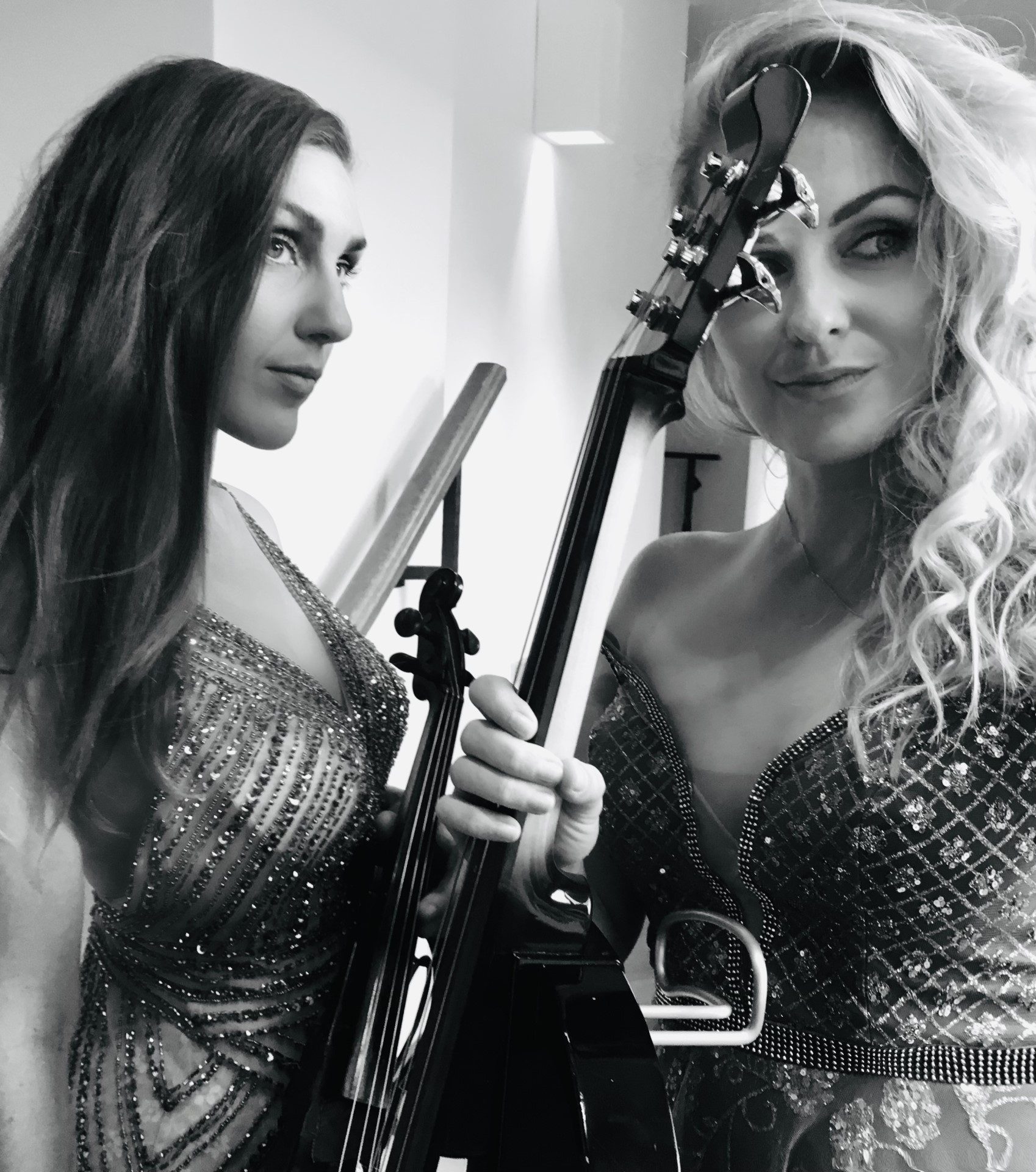 Duo DIVINE - Kateřina Lískovcová, housle & Iris Moris, violoncello